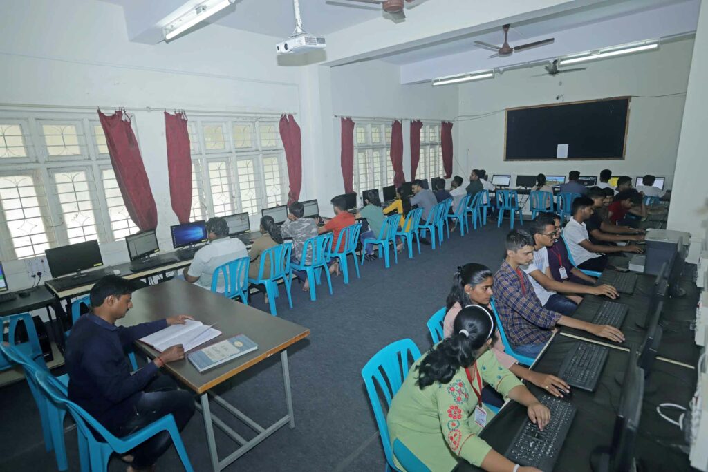 Computer Lab – Appasaheb Birnale College Of Architecture, Sangli